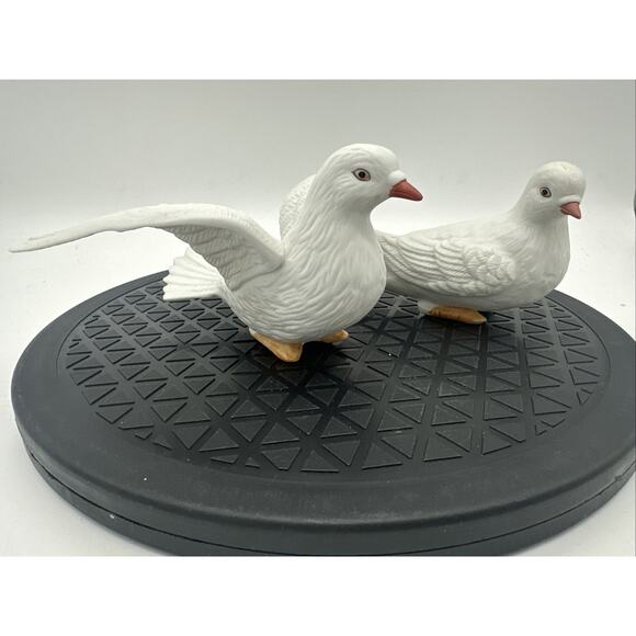Enesco | Accents | Set Of 2 Vintage Homco Dove Figurines Euc | Poshmark